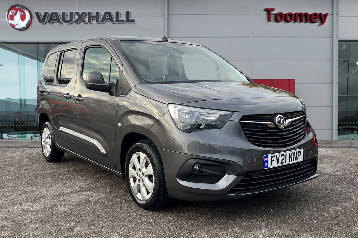 Vauxhall Combo Life review: MPV that's low on charisma, high on utility ...